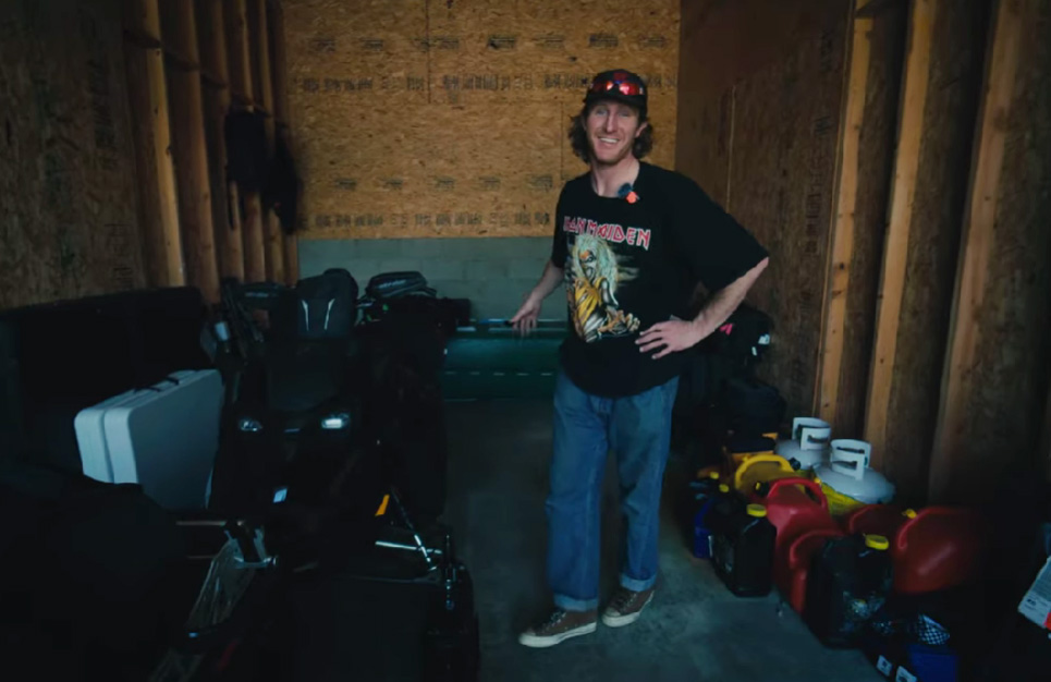 Gimbal God シーズンエンド報告で自身の倉庫を披露 | 日本一わかりやすいスノーボードサイト！DMKsnowboard